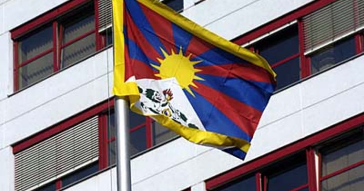 Le drapeau tibétain flotte pour la première fois sur une institution ...